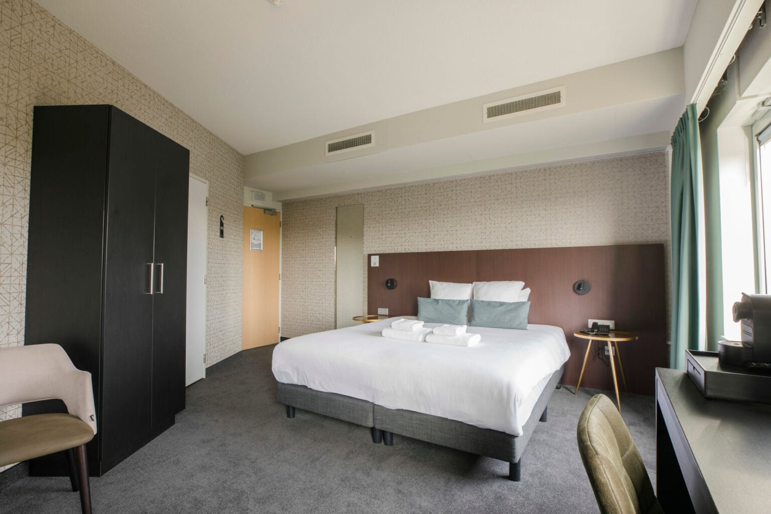 Flonk Hotel Groningen Zuid - Jouw verblijf met een gouden randje